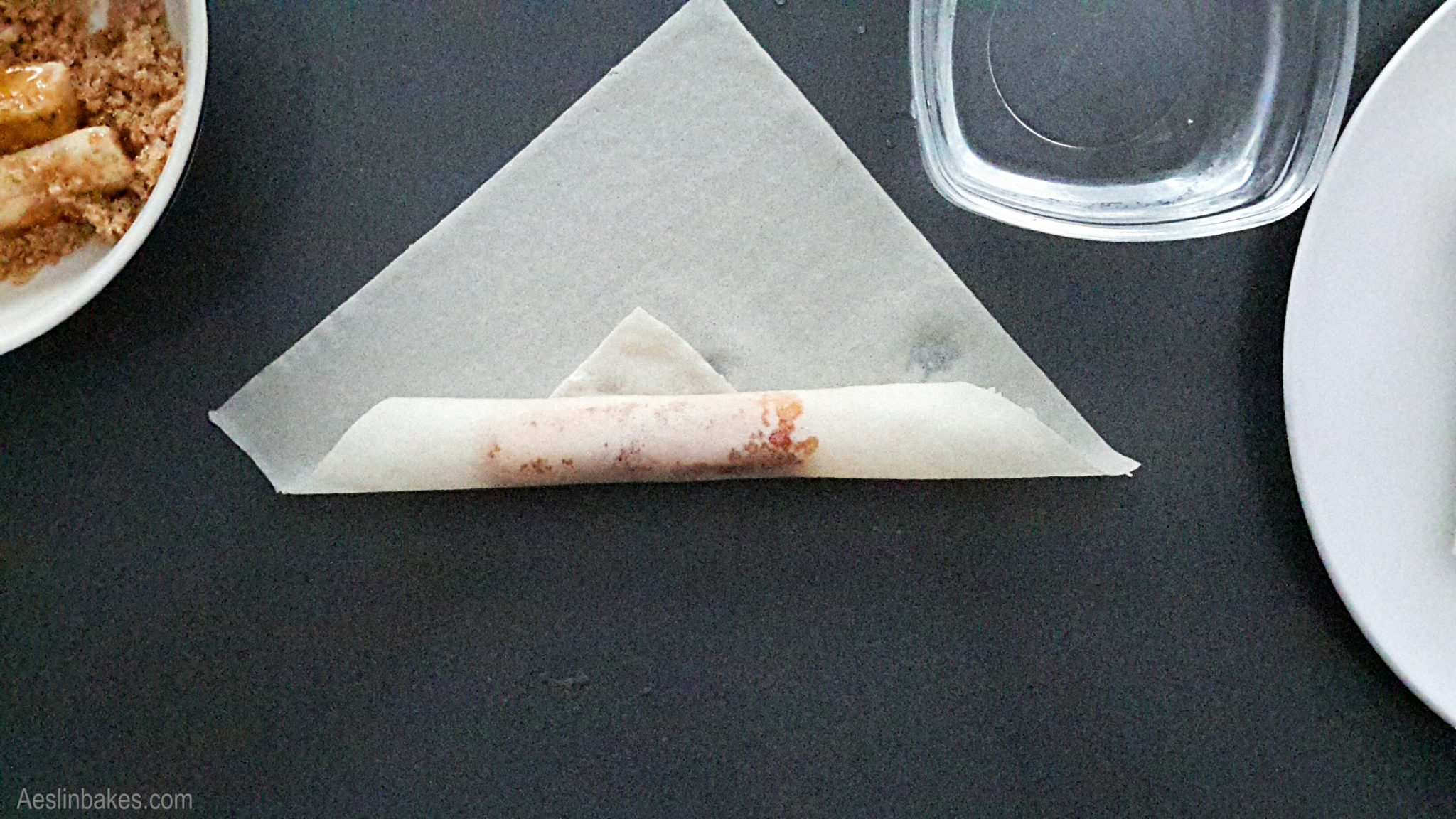 Turon (Filipino Banana Spring Rolls) - AeslinBakes