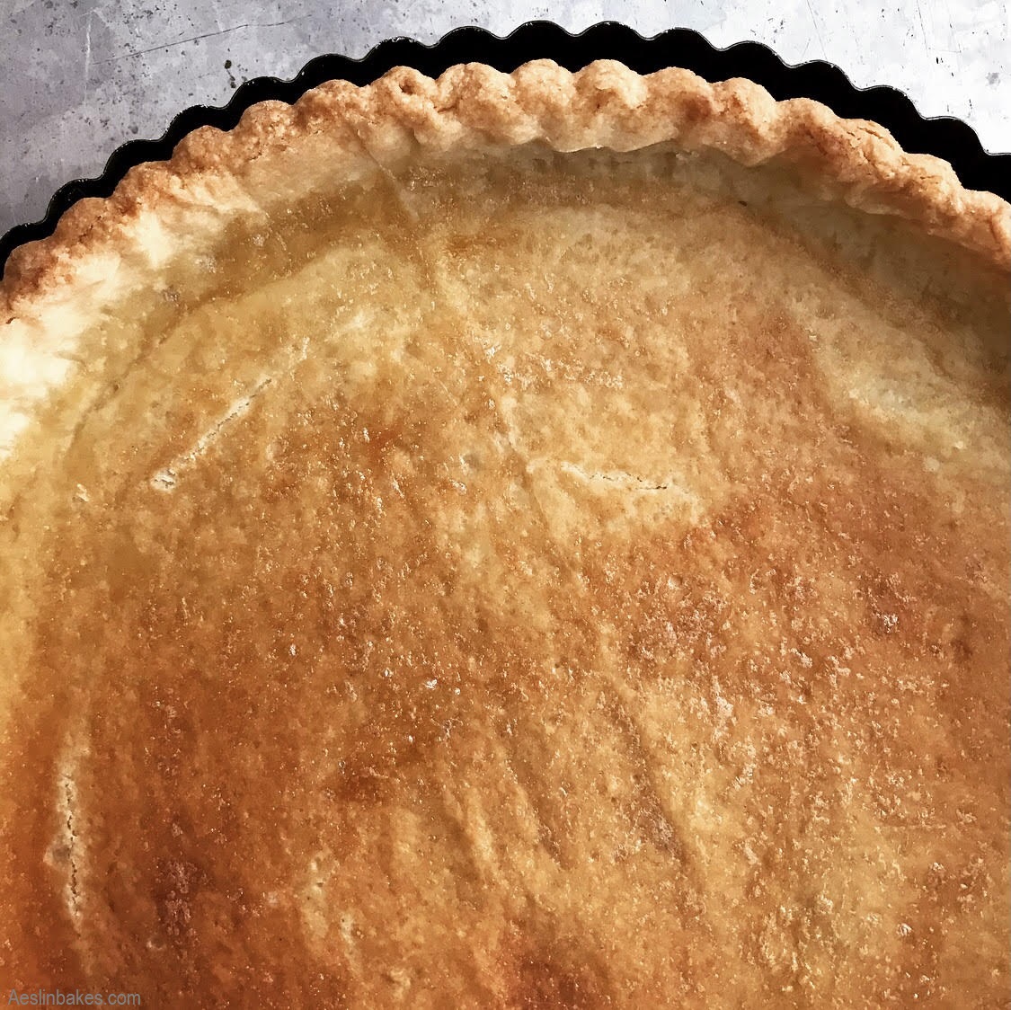 Crisp & Buttery Sweet Pastry Crust (and How to Blind Bake) - AeslinBakes
